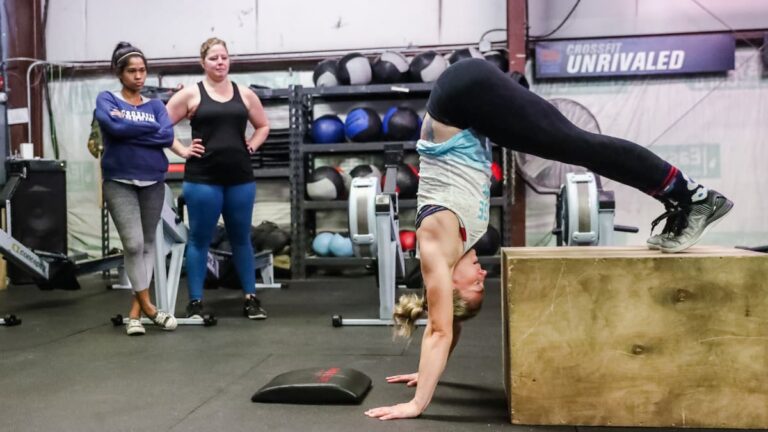 Pike Push-Up: A Complete Guide of One of the Best Upper Body Exercises ...