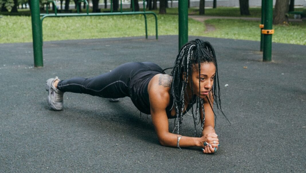 5 Isometric Holds for Incredible Body Strength and a Toned Physique ...