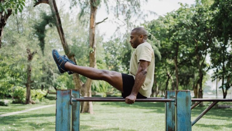 5 Isometric Holds for Incredible Body Strength and a Toned Physique ...