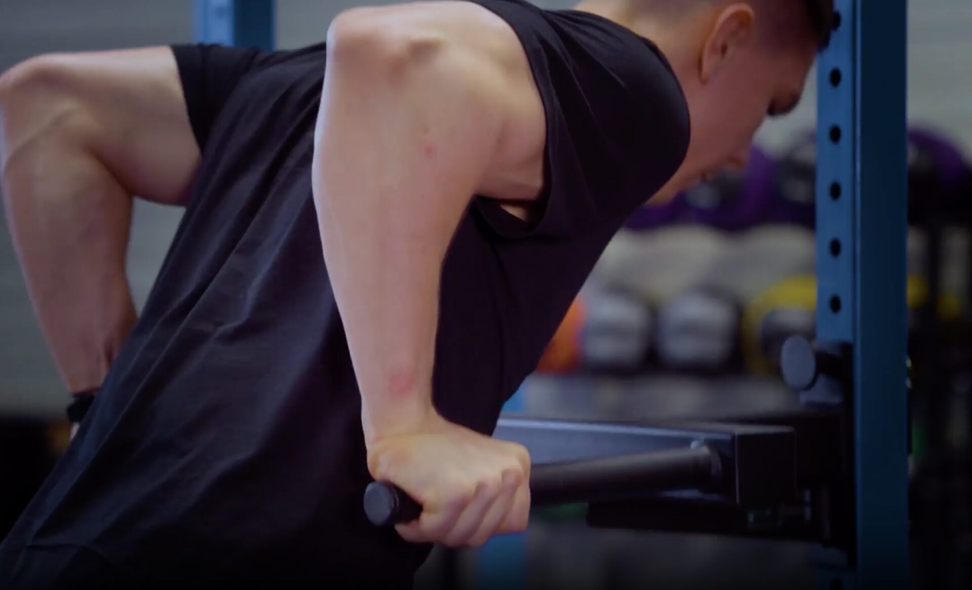 Decline Press vs Chest Dips – Which is Better for the Lower Chest? | BOXROX